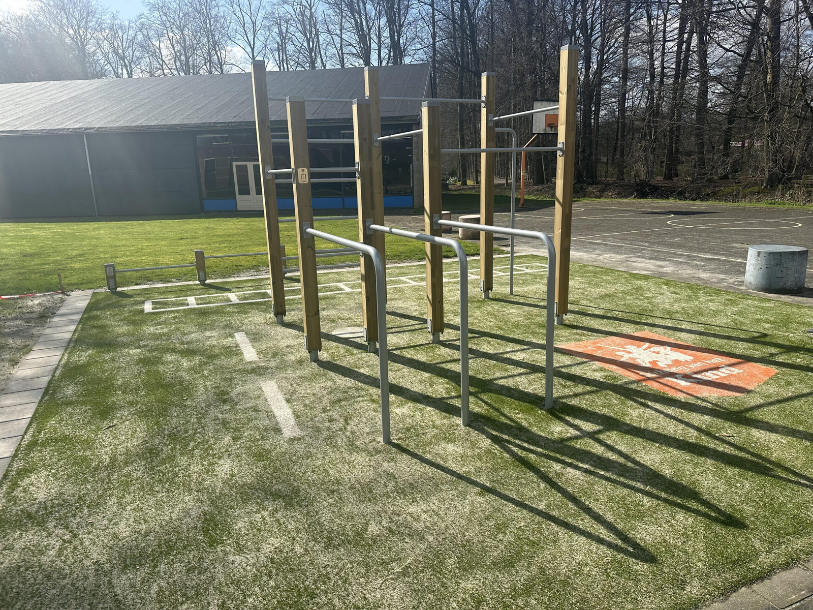 Calisthenics voor jongeren van Groot Emaus - Stichting van het Kind